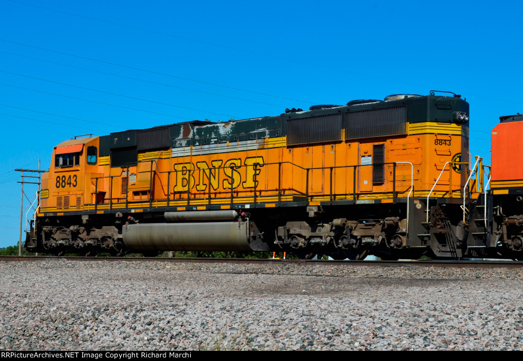 BNSF 8843